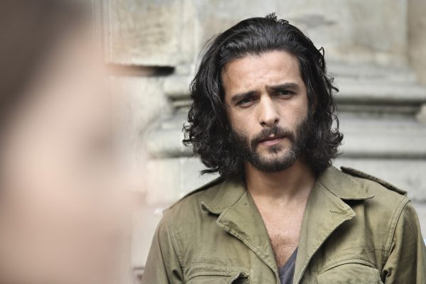 Domptez votre crinière grâce au défrisage pour homme