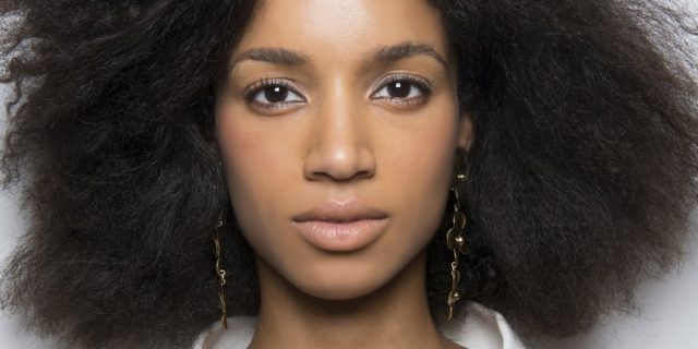 Défrisage femme, pour une belle chevelure lisse