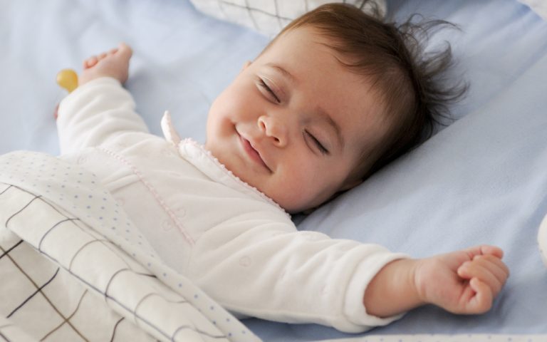À quel âge bébé se retourne